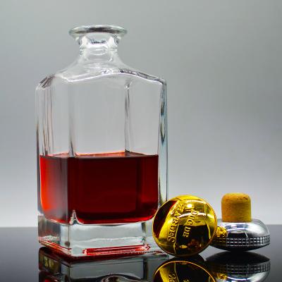 Cina 500ml 700ml 75cl Super Flint Whiskey bottiglia di vetro con materiale bianco cristallino al CIF in vendita
