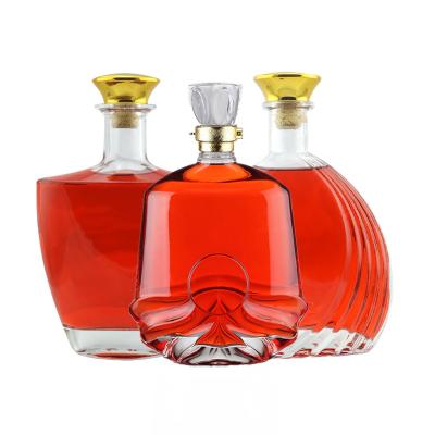 Cina Bottiglia di brandy rettangolare da 750 ml con collo lungo e vetro Super Flint in vendita