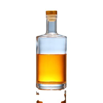 Cina Stampa del logo su misura 250ml 500ml 750ml Bottiglie di vetro trasparente per liquori in vendita