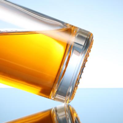 Cina Stampa del logo su misura 250ml 500ml 750ml Bottiglie di vetro trasparente per liquori in vendita