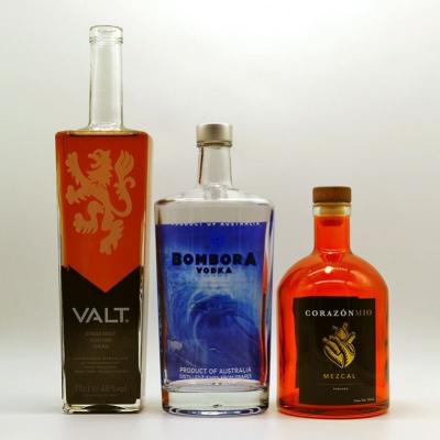 Cina 375 ml 500 ml 700 ml 750 ml 1000 ml Bottiglie di vetro trasparenti vuote per liquori in vendita