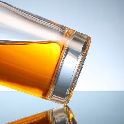 Cina Bottiglia di vetro da 500 ml per vodka in vendita