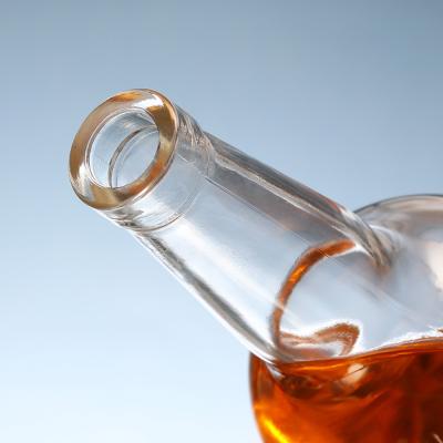 Cina Bottiglia di vetro da 500 ml per vodka in vendita