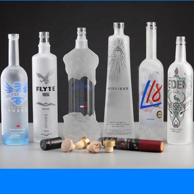 Cina 750 ml cilindro di vetro bottiglia di whisky vodka 700 ml 500 ml vetro di vino glaciazione per bevande in vendita