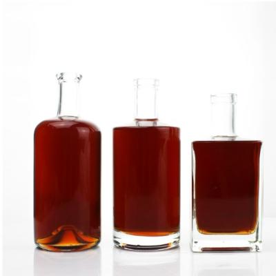 Cina Bottiglie di rum di brandy di alta gamma 500ml 700ml 750ml con un'eccellente lavorazione in vendita