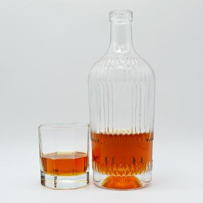 Cina Bottiglie di rum di brandy di alta gamma 500ml 700ml 750ml con un'eccellente lavorazione in vendita