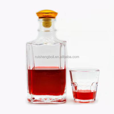 Cina Bottiglia in vetro da 700 ml per vodka bianca Vino bianco e altre bevande Forma quadrata in vendita