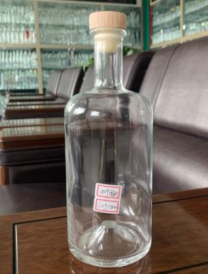 Cina Materiale di base Vetro cristallino 500 ml 700 ml Bottiglia vuota di vodka con tappi in vendita