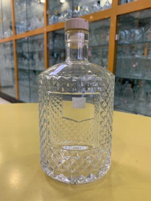 Cina Materiale di base Vetro cristallino 500 ml 700 ml Bottiglia vuota di vodka con tappi in vendita