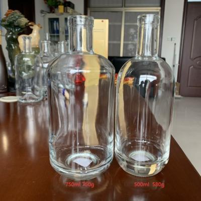 China Whisky Vazio Álcool Espiritoso Vinho Gin Vidro Vodka Garrafa 500ml 700ml 750ml com Condições CIF à venda
