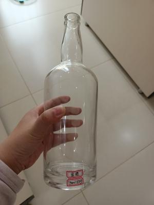 Cina OEM Welcome 700ml Bottiglia di vetro vuota per imballaggio di vino personalizzato in vendita