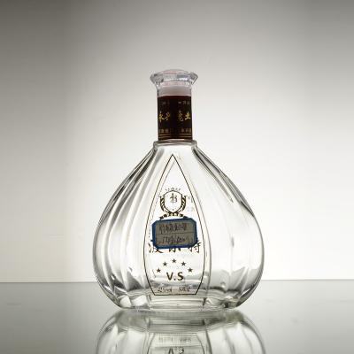 Cina Bottiglia di vetro da 500 ml a 700 ml per liquori di lusso in vendita