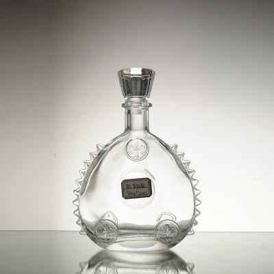 Cina Bottiglia di vetro da 500 ml a 700 ml per liquori di lusso in vendita