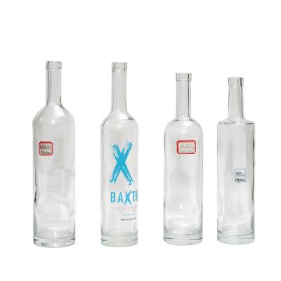 Cina Super Flint Glass di alta classe 200ml 350ml 500ml 750ml 1L Rum Vodka Brandy Liquor Bottle in vendita