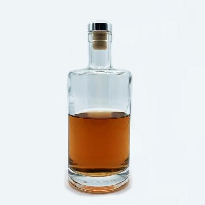Cina Collare di materiale Super Flint Custom 500 ml di bottiglia di vetro vuota per il design indistruttibile whisky in vendita