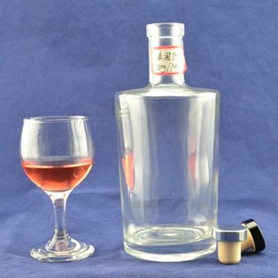 Cina Materiale del colletto Materiale Super Flint 700 ml vuoto Alcol chiaro Rum Whisky Spirits Vodka Bottiglia di vetro per liquori in vendita