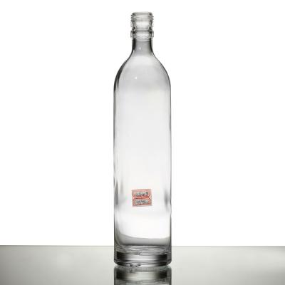 Cina Bottiglia di vetro vuota personalizzata per alcool whisky vodka spirit 700ml 750ml 500ml 1000ml in vendita