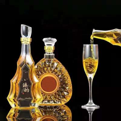 Cina 700 ml 500 ml 2 litri Super flint bottiglie di vetro per vino gelato Vodka whisky in vendita
