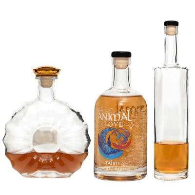 Cina Materiale di vetro Super Flint personalizzato Bottiglia di liquore da 750 ml per occasioni speciali in vendita