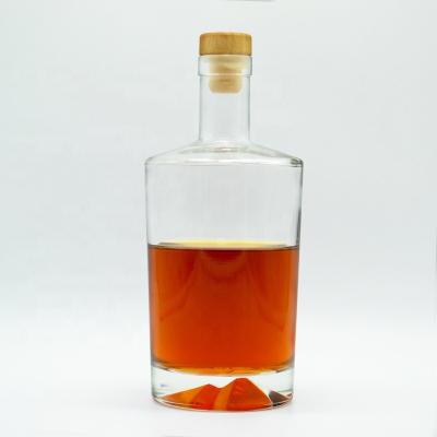 Cina Materiale di vetro Super Flint personalizzato Bottiglia di liquore da 750 ml per occasioni speciali in vendita