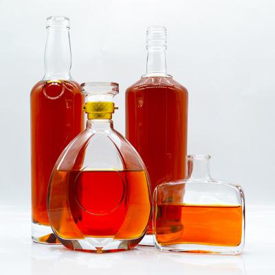 中国 空 500ml 1000ml 1リットル マット 黒と白 カスタマイズされた形 アルコール ジンボトル 販売のため
