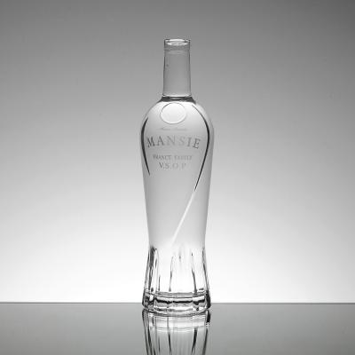 China Garantia do Comércio Material de vidro de pedra alta 750ml garrafa de vodka clara para grande evento à venda