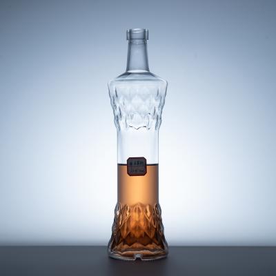 Cina Materiale di vetro Super Flint 500 ml Bottiglia per vodka Brandy Materiale di base del whisky in vendita