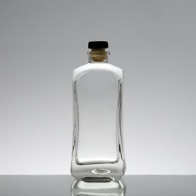 Cina Superficie di stampaggio a caldo Manipolazione 1L Super Glass Bottiglia di Whiskey Realizzata in materiale bianco cristallino in vendita