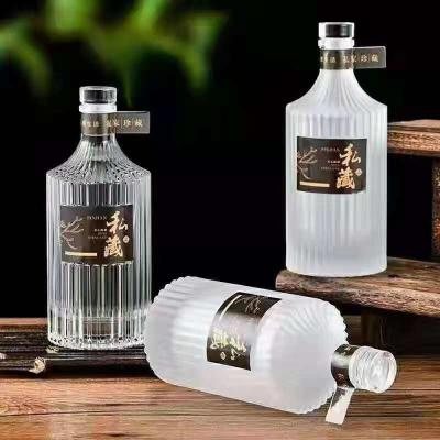 中国 500ml スーパーフリント素材 ウォッカ ウィスキー ジン用 透明 白いガラスボトル 販売のため