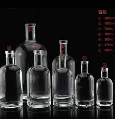 Cina Tequila personalizzata vuota in vetro alto rotondo bottiglia di gin Boston con sughero / tappi in vendita