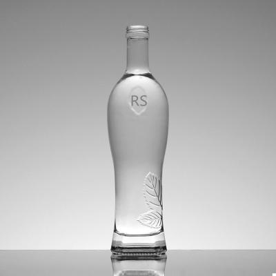 Cina Stampa del logo può personalizzare alcool bianco cristallino in bottiglia di vetro a forma di farfalla da 0,5 litri in vendita