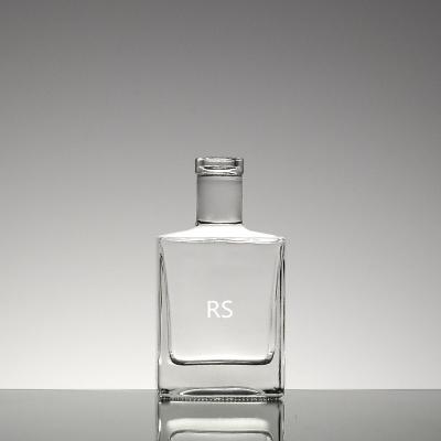 Cina Stampa del logo può personalizzare alcool bianco cristallino in bottiglia di vetro a forma di farfalla da 0,5 litri in vendita