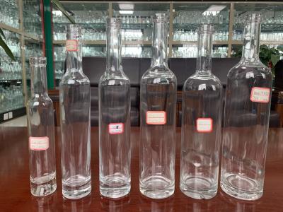 中国 1L ファンシー クリアグラス ウォッカ ボトル 氷表面処理と他の深層処理 販売のため