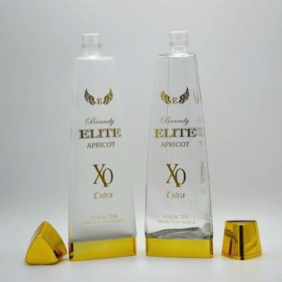 Cina Bottiglia in vetro di vodka a forma di razzo da 750 ml personalizzata per bevande online con tappo a vite in vendita