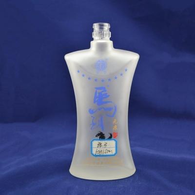 Cina Bottiglia in vetro di vodka a forma di razzo da 750 ml personalizzata per bevande online con tappo a vite in vendita