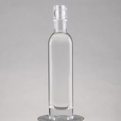 Cina Kendo Super Flint Good Grade Metal Screw Cap Glass Vodka Bottle Bevande industriali in vendita