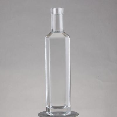 Cina Kendo Super Flint Good Grade Metal Screw Cap Glass Vodka Bottle Bevande industriali in vendita