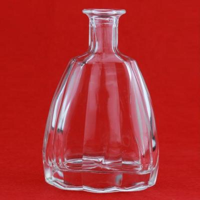 Cina Decal Surface consegna bottiglia di vetro trasparente per la vodka russa a prezzi accessibili in vendita