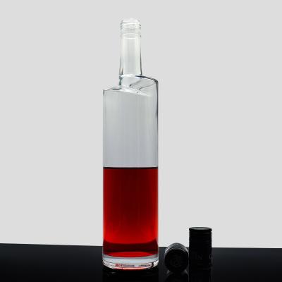 Cina Materiale in vetro Super Flint 500ml 750ml 1000ml Bottiglia di vetro di vodka Bottiglia di gin per la tua in vendita