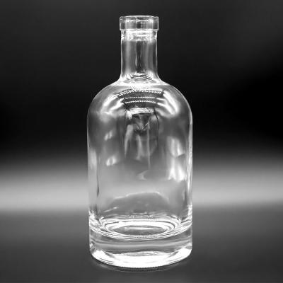 Cina Bottiglia di vodka in vetro trasparente da 750 ml per liquori bianco chiaro Logo personalizzato accettabile in vendita
