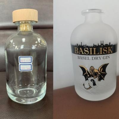 Cina Bevande industriali 750 ml 350 ml vuoti White Label Vodka Black Drink Liquor Glass Jar in vendita