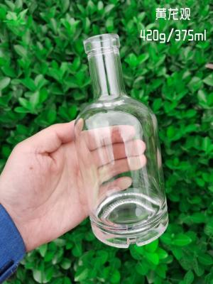 Cina Bottiglie di liquore in vetro su misura quadrata per liquori Vodka Gin Rum Whisky 700 ml Cork in vendita