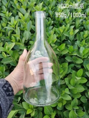 Cina Bottiglie di liquore in vetro su misura quadrata per liquori Vodka Gin Rum Whisky 700 ml Cork in vendita