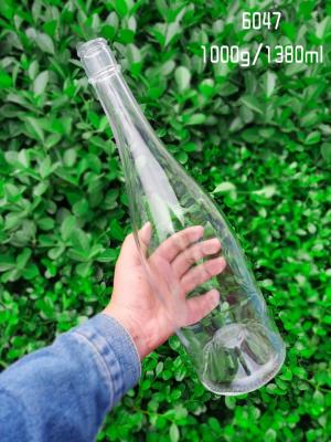 Cina Bottiglie di liquore in vetro su misura quadrata per liquori Vodka Gin Rum Whisky 700 ml Cork in vendita