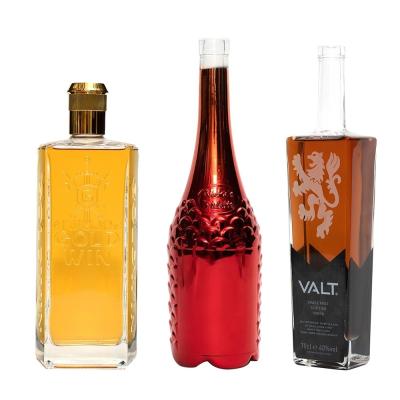 Cina Manipolazione superficiale Decal 750 ml Bottiglia di vetro liquore per la rotazione della spalla a forma personalizzata in vendita