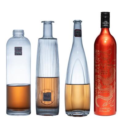Cina Manipolazione superficiale Decal 750 ml Bottiglia di vetro liquore per la rotazione della spalla a forma personalizzata in vendita
