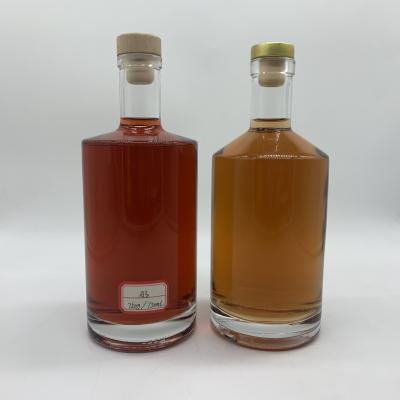 Cina Bottiglie di vino in vetro trasparente personalizzate per tequila whisky brandy 750ml 500ml 1000ml in vendita