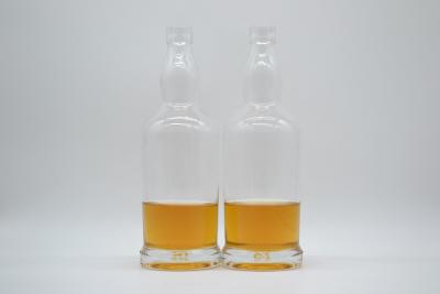 Cina Bottiglie di vino in vetro trasparente personalizzate per tequila whisky brandy 750ml 500ml 1000ml in vendita