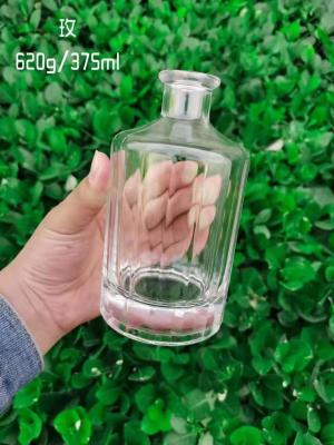 Cina Materiale del colletto Vetro Super Flint 750 ml Whiskey Vodka Liquor Oil Bottle con coperchio di sughero in vendita