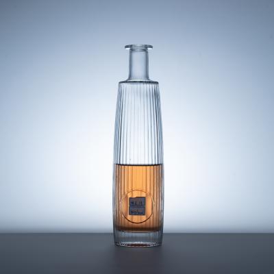 Cina Collare di vetro Super Flint Bottiglie di vetro trasparenti alte per vodka in vendita